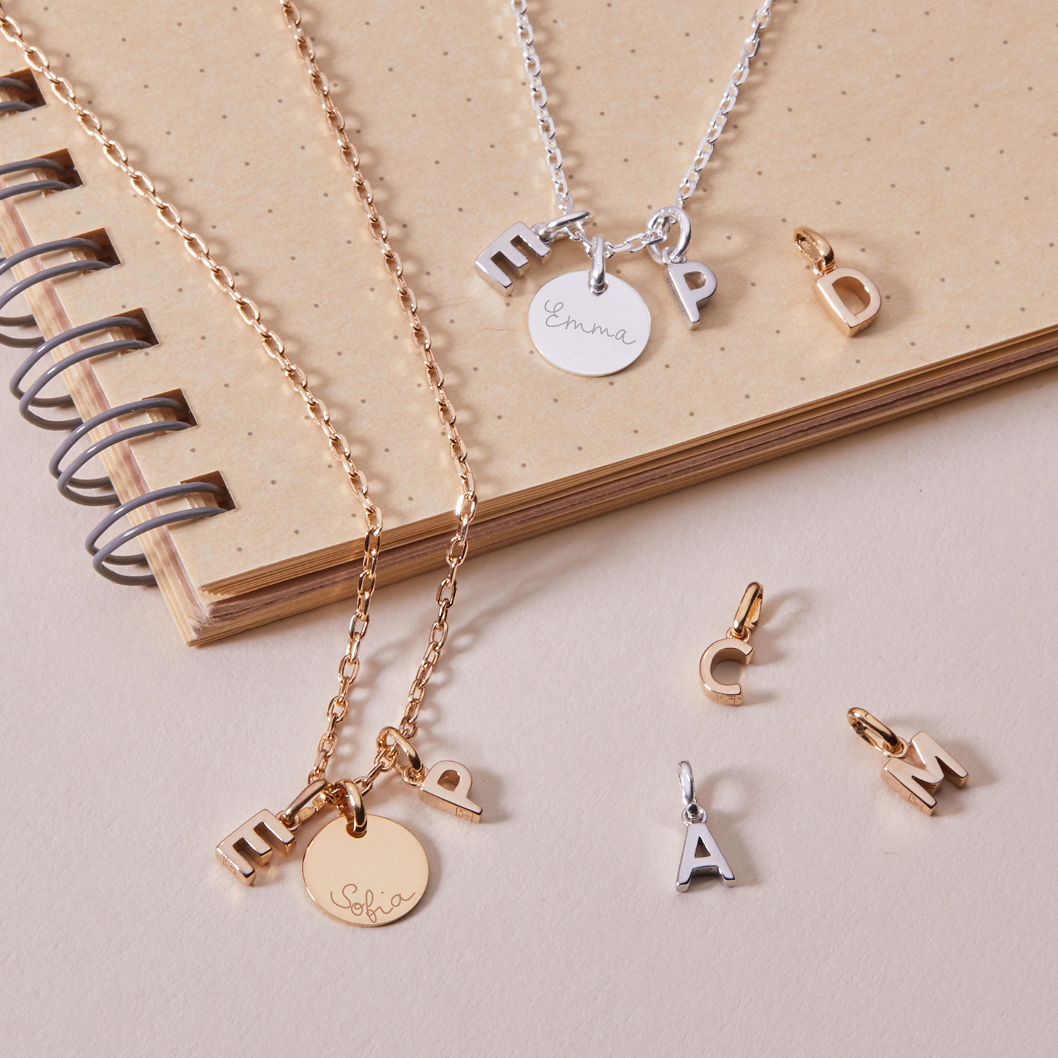 Collier personnalisé Mini Alphabet | Merci Maman